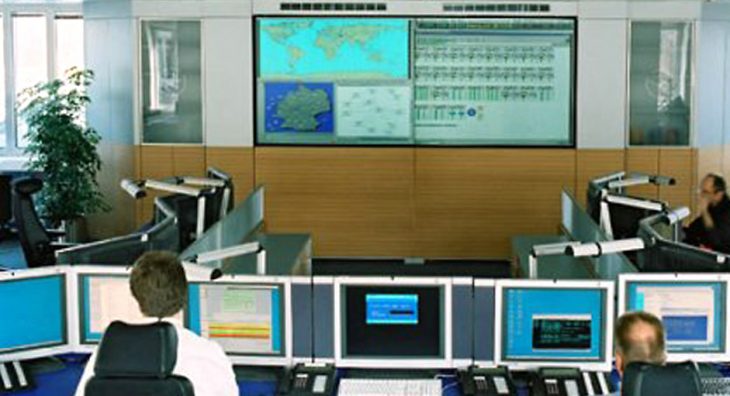 Laser rear projection cubes for 24/7 use | JST Jungmann Systemtechnik